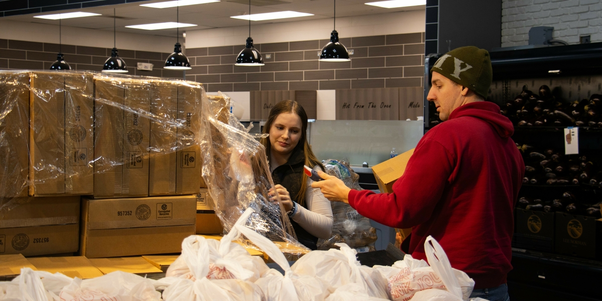 Students Volunteer with the Mid-Ohio Food Collective - TRECA