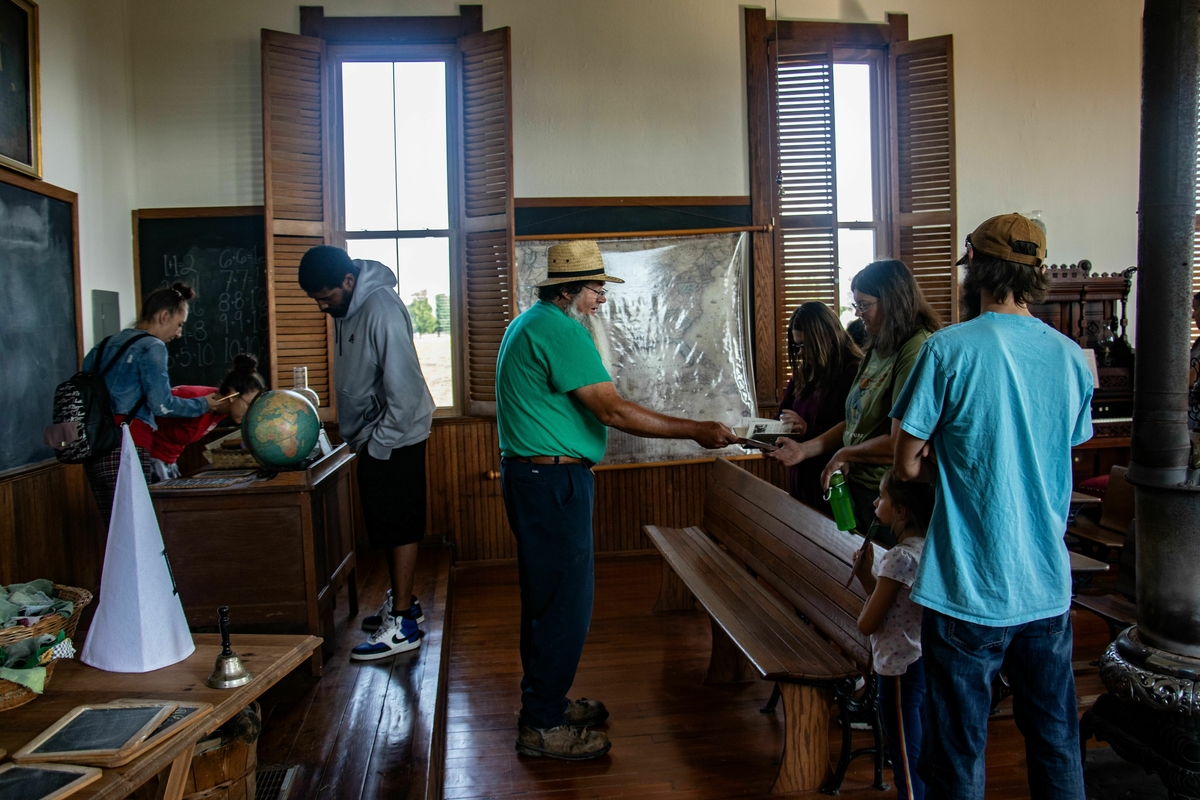 Students Visit Carter Historic Farm - TRECA